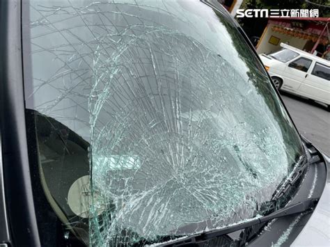 休旅車左轉未禮讓！直行20歲騎士煞不住撞上 噴飛斷腿 社會 三立新聞網 Setncom