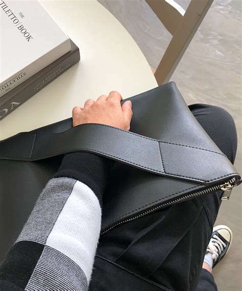 [당일발송]2col 클러치 데일리 모던 남녀공용 공간분리 스퀘어 아이패드 수납 크로스 숄더 클러치백 Mo2202 에이블리