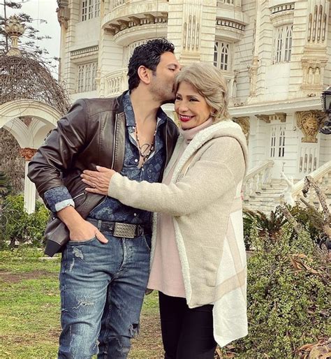 مصالحة سوسن بدر مع التقدم في العمر وصداقة نجمات مجلة هي