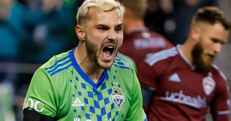 Sounders Open Season With Easy 4 0 Win Against Rapids The Seattle Times
