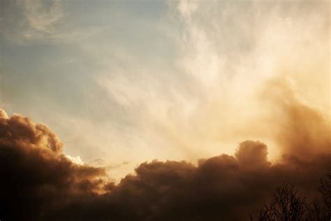 Why Clouds Turn Pink Orange Red Purple And Even Rainbow Colors