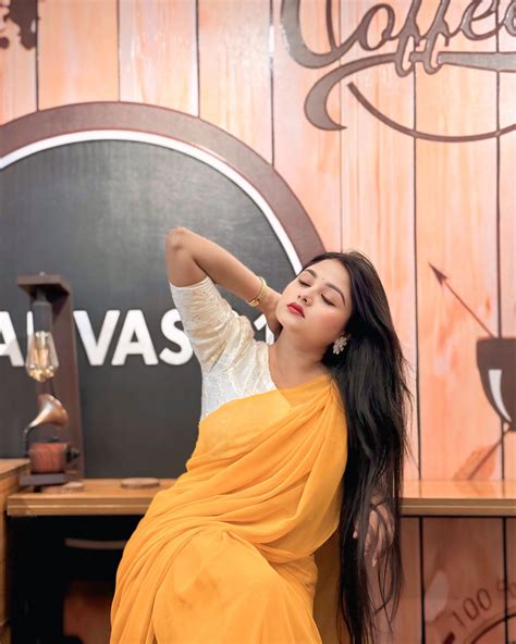 Saila Sultana Sathy আমার বসন্ত আর তোমার সীমান্তের মাঝখানে দাঁড়িয়ে আছে শুধুই অপেক্ষা। সবার