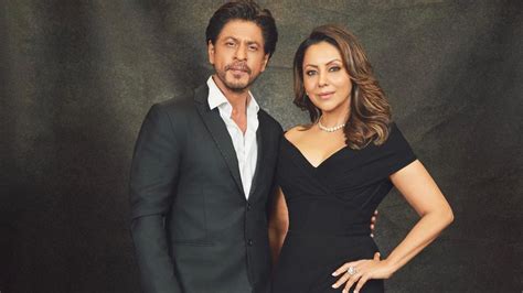 Shah Rukh Khan Roasts Fan After He Asks If Gauri Is The Reason He Has Only 15 Mins For Ask Srk