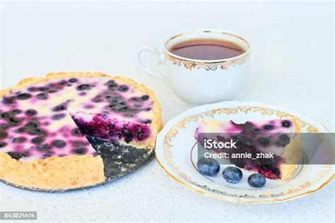 블루베리 파이 홍차 잔 파이의 조각 및 흰색 배경에 접시에 3 블루베리 0명에 대한 스톡 사진 및 기타 이미지 0명 과일