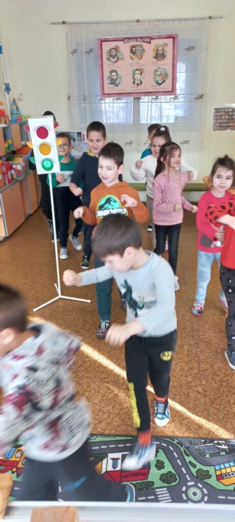 Педагогическа ситуация по ОН Околен свят на тема Пътници и пешеходци Детска градина №4 Чуден