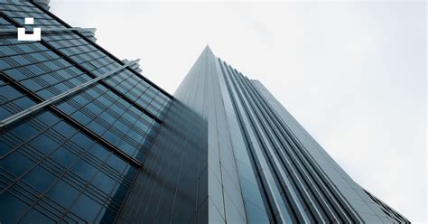 하늘 배경의 높은 건물 사진 Unsplash의 무료 도시 이미지 하늘 배경의 높은 건물 사진 Unsplash의 무료 도시 이미지