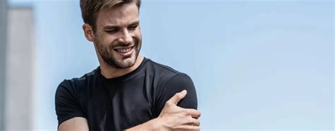 What Is A Shoulder Labrum Tear Causes Symptoms And Diagnosis