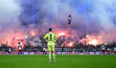 Über Eine Halbe Million Euro Hsv Kassiert Pyro Rekord Strafe Mopo