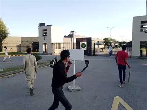 asad ali toor on twitter exclusive pti protestors entered ghq