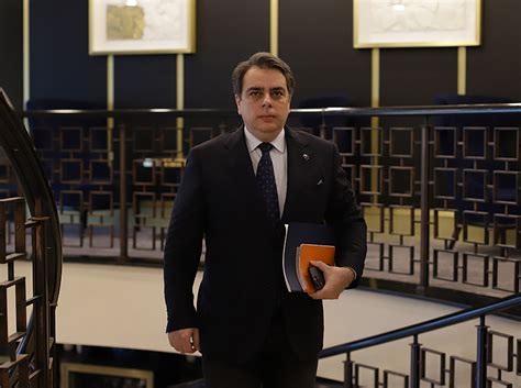 Асен Василев През последната година спестяванията на българите с