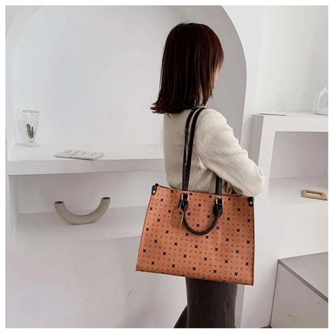 Женская мягкая сумка мессенджер Большая вместительная дизайнерская сумка известный бренд Женская