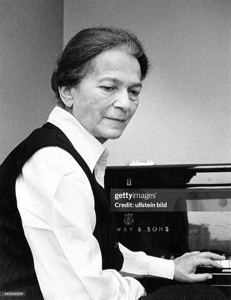 Musikerin Pianistin Ungarnporträt Am Konzertflügel 1980 News Photo