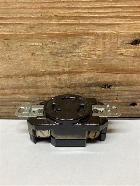 Hubbell Twist Lock Single Receptacle 3 Wire 30a 125250v