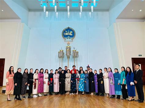 Монгол алдар сургуулийн багш ажилчид