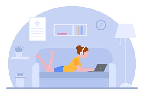 가정에서 작업의 벡터 개념 프리랜서 소녀는 소파에 누워있는 동안 노트북에서 작동합니다 검역소에서 집에서 원격 작업 학습 개념 코워킹 스페이스 플랫 일러스트레이션 코비드19