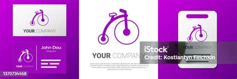 로고 타입 빈티지 자전거 하나의 큰 바퀴와 흰색 배경에 고립 된 하나의 작은 아이콘 자전거 대중 교통 표지판 로고 디자인 템플릿 요소입니다 벡터 고풍스런에 대한 스톡 벡터