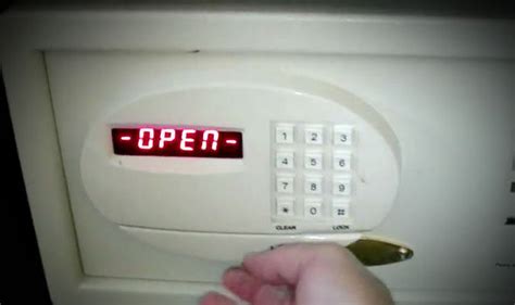 You Ll Never Trust A Hotel Safe AGAIN After Watching This Video Express Co Uk