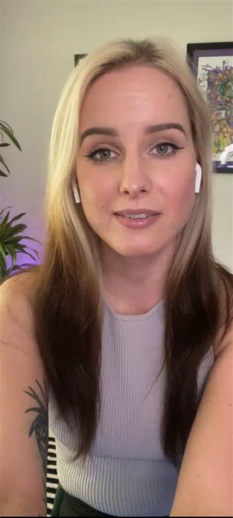 Beautiful Sonja Scrolller