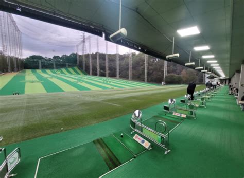 초보자가 골프를 연습하고 기술을 향상시키는 데 도움이 되는 몇 가지 지침을 알려드릴게요