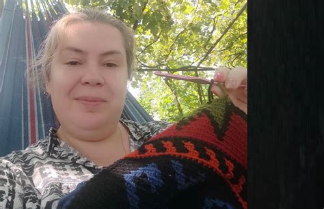 „ბახმაროში დასვენების დროს იდეალურია პლედის ქსოვა დრო გაგყავთ და თან თბებით“ გურულების რძლის