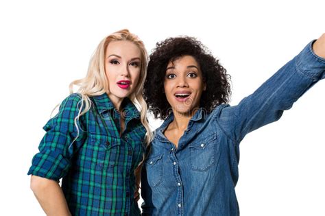 Deux Belles Filles Faisant Le Selfie Photo Stock Image Du Amis Sain