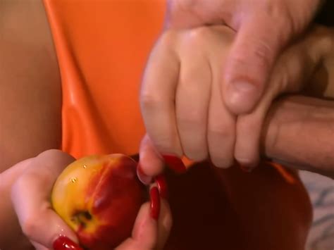 Julia Taylor Rubber Kiss Eporner