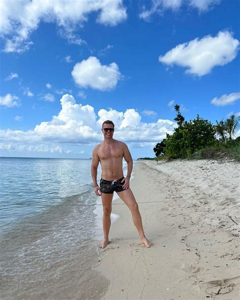 Neilas Katinass Feet