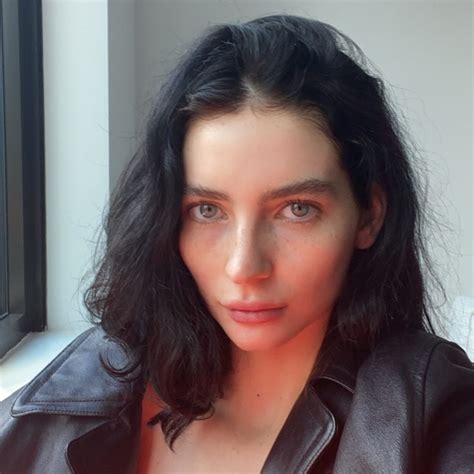 Meadow Walker Braless 2