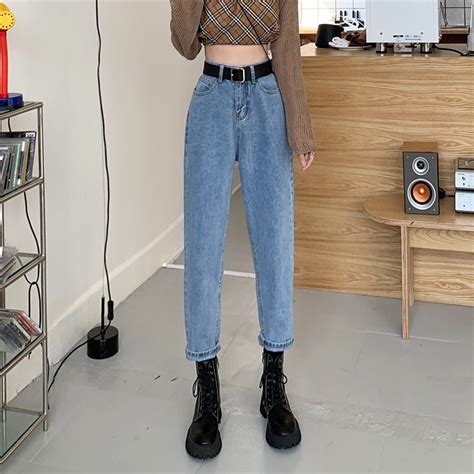 Belted Cropped Mom Jeans Omcne