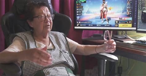 Mami Nena la abuela gamer de años que juega Free Fire para sobrellevar la muerte de su esposo