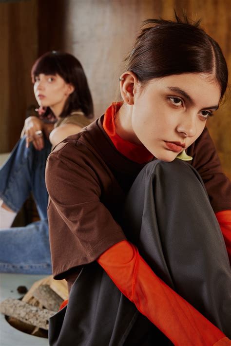 Bruna R Quest Artists Models