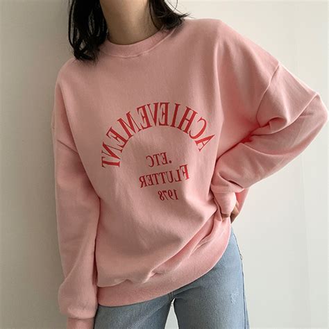 유앤영 플럼 봄 레터링 라운드 루즈핏 박시 맨투맨