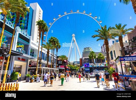 Linq Promenade And The High Roller Observation Wheel At The Linq Hotel