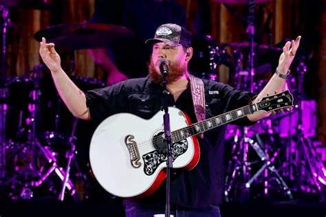Luke Combs Earns 15th Consecutive No 1 Going Going Gone