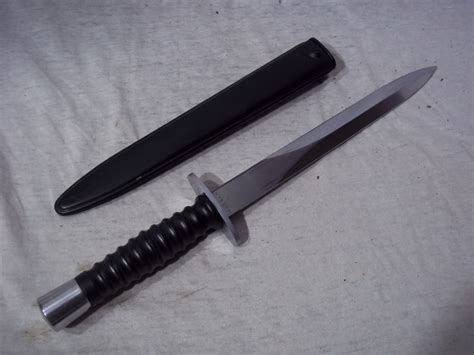 Zwitserse Commando Dolk In Plastic Schede Top Kwaliteit Etched Weapons Pistols Swords