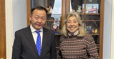 ГХЯ НЫ ТӨРИЙН НАРИЙН БИЧГИЙН ДАРГА Н АНХБАЯР ВАШИНГТОН ХОТНОО АЖИЛЛАЖ БАЙНА