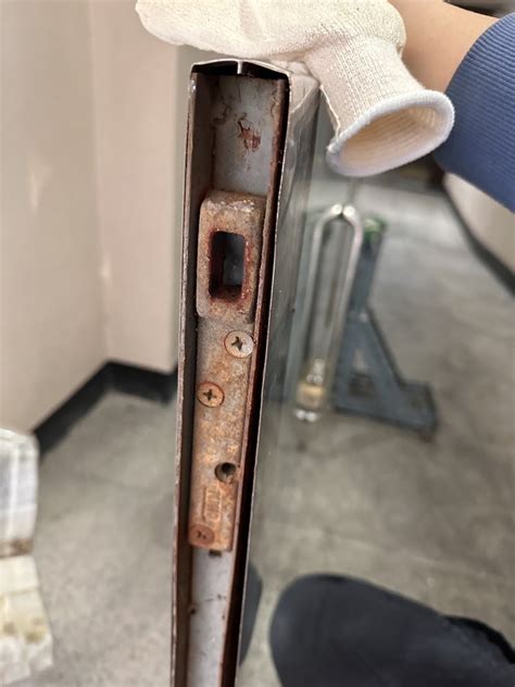 서울 법정동 대치동 강화도어 유리문 힌지 스텐바 H바 수리 및 설치 교체 전문 24시 출장 업체입니다