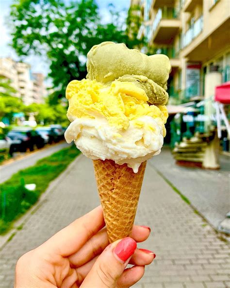 Пекарна и сладкарница Клер Италианското традиционно джелато е замразен десерт приготвен от