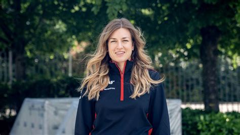 Laura Mueller De La Escudería Haas Se Convierte En La Primera