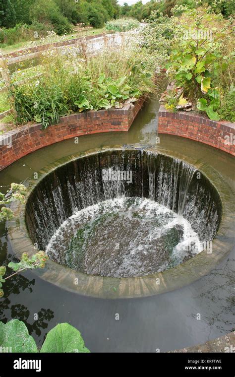 Overflow Weir Droitwich Barge Canal Droitwich Worcestershire Stock