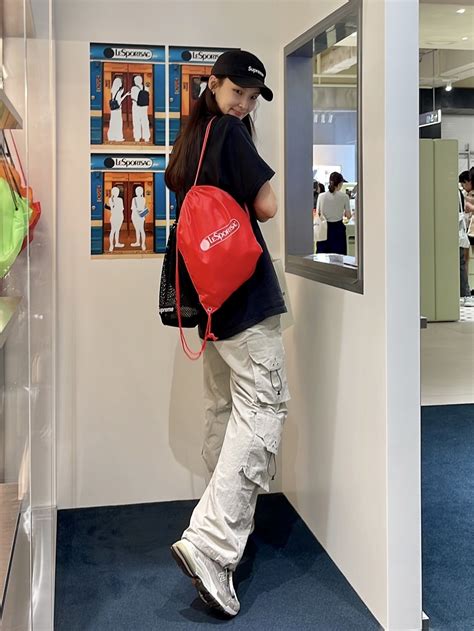 나보다 내 옷이 더 잘 어울리는 그녀 Kream