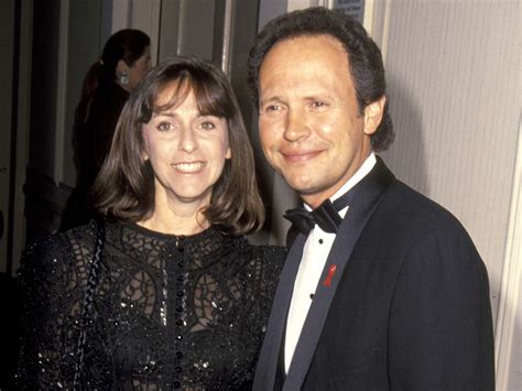 Who Is Billy Crystal S Wife All About Janice Crystal