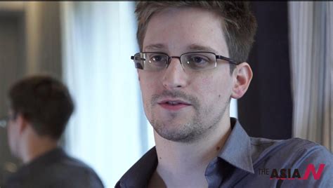 Defying Us Russia Grants Whistleblower Snowden Temporary Asylum The