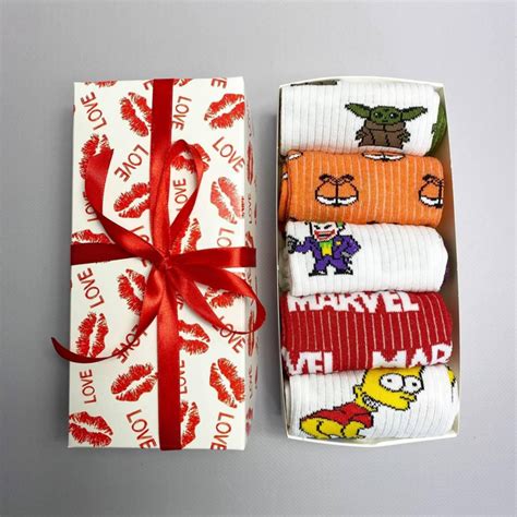 Набір чоловічих високих мультяшних шкарпеток 40 45 5 пар у подарунковій упаковці весна літо