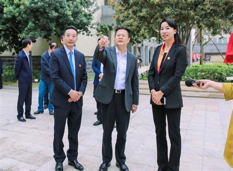 浙江省委副书记、宁波市委书记郑栅洁莅临宁波中学调研校友会