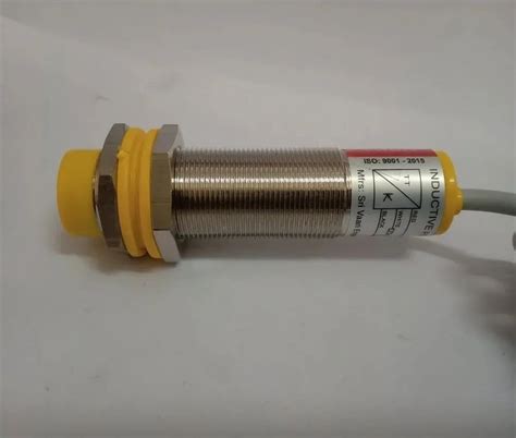 15 Mm Omron Inductive Proximity Sensor 24 V Pnp At Rs 500 In Badlapur
