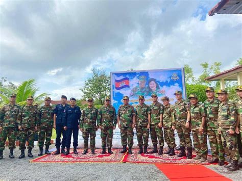 សម្តេចតេជោ និងសម្តេចកិត្តិព្រឹទ្ធបណ្ឌិត ផ្តល់អាវរងាជូនយោធភូមិភាគពិសេស នគរដ្រេហ្គន