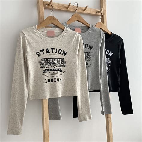 베일리룩 크롭 골지 스판 런던 프린팅 긴팔 티셔츠 위시버킷