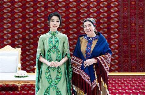 여배우인 줄 알았네 들썩…김건희 전통 복장 또 히트