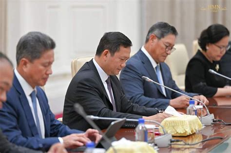 លោកកិតិ្តទេសាភិបាលបណ្ឌិត ហ៊ុន ម៉ាណែត និង លោក វ៉ាង យី